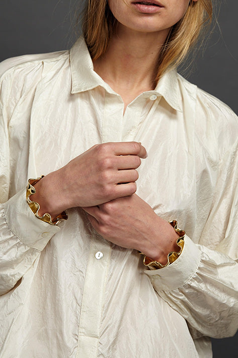 Raven Kauffman Reclaimed Brass Ruffle Sleeve Cuff – Des Kohan